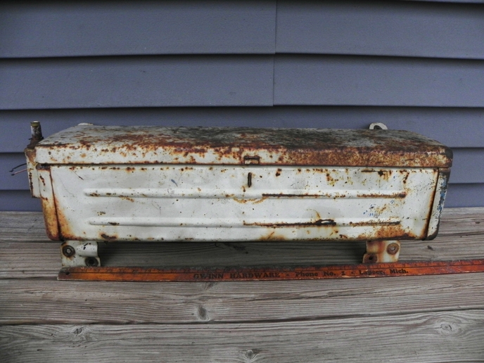 Original Accessory Fender Mounted Tool Box | Yesterday's Tractors Forums