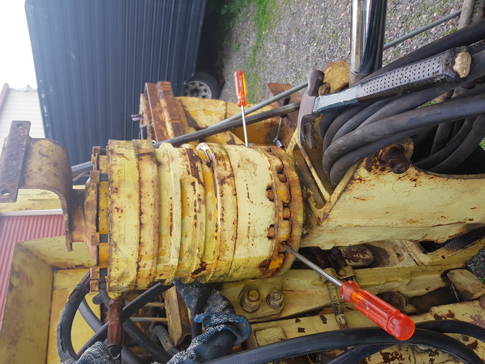 MF40 Side Shift Backhoe Actuator | Yesterday's Tractors Forums