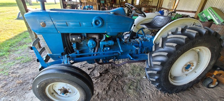 Please help identify this 1960s Ford | Yesterday's Tractors Forums