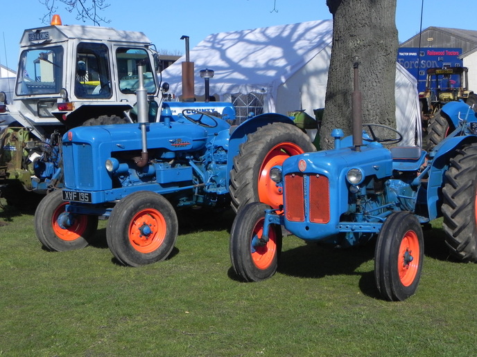 1960 Fordson Dexta - Original Bonnet badges? | Yesterday's Tractors Forums