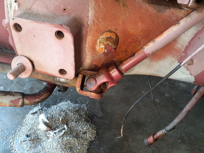 splitting a farmall ....steering shaft issue | Yesterday's Tractors Forums