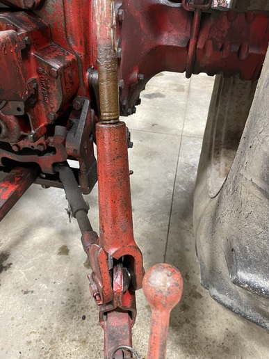 Stuck 706 3pt leveling arm | Yesterday's Tractors Forums
