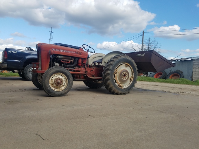 Ford 661 with Gnuse bucket | Yesterday's Tractors Forums