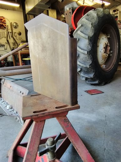 IH 404 battery box | Yesterday's Tractors Forums