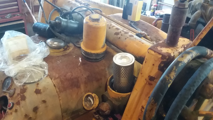 67 case 580ck where is hydraulic filter ? | Yesterday's Tractors Forums