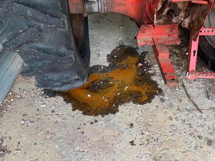 Case VAC Transmission Oil Leak | Yesterday's Tractors Forums