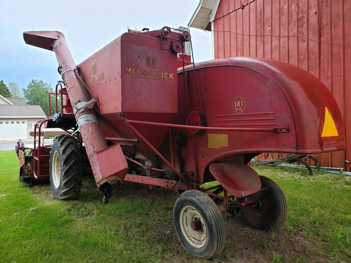 IH 141 harvester-thresher | Yesterday's Tractors Forums